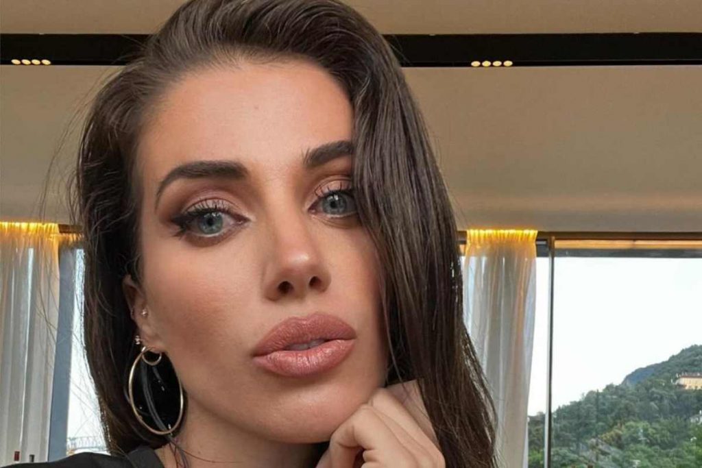 Eleonora Boi è straripante: scollatura incontenibile ...